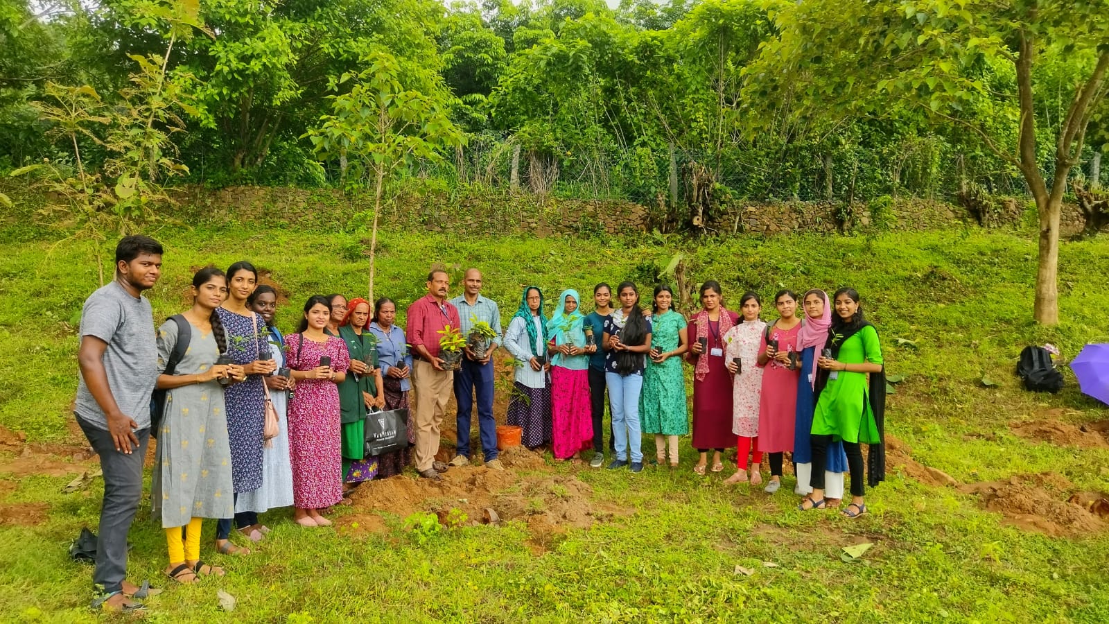 Planting kulavetty tree saplings at Varavoor Grama panchayath. - St ...